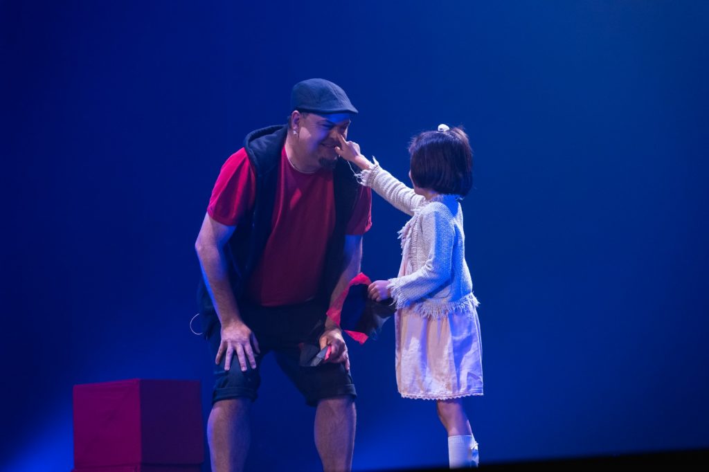 Vuelve el mago Iván Santacruz con "Un show de magia, pero más chulo"